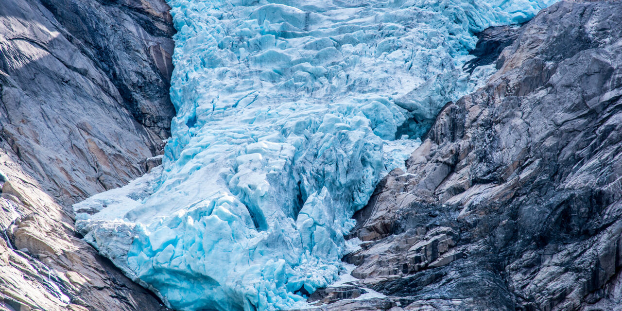 El glaciar de Briksdal, una hermosa lengua de hielo - El Viajero Feliz